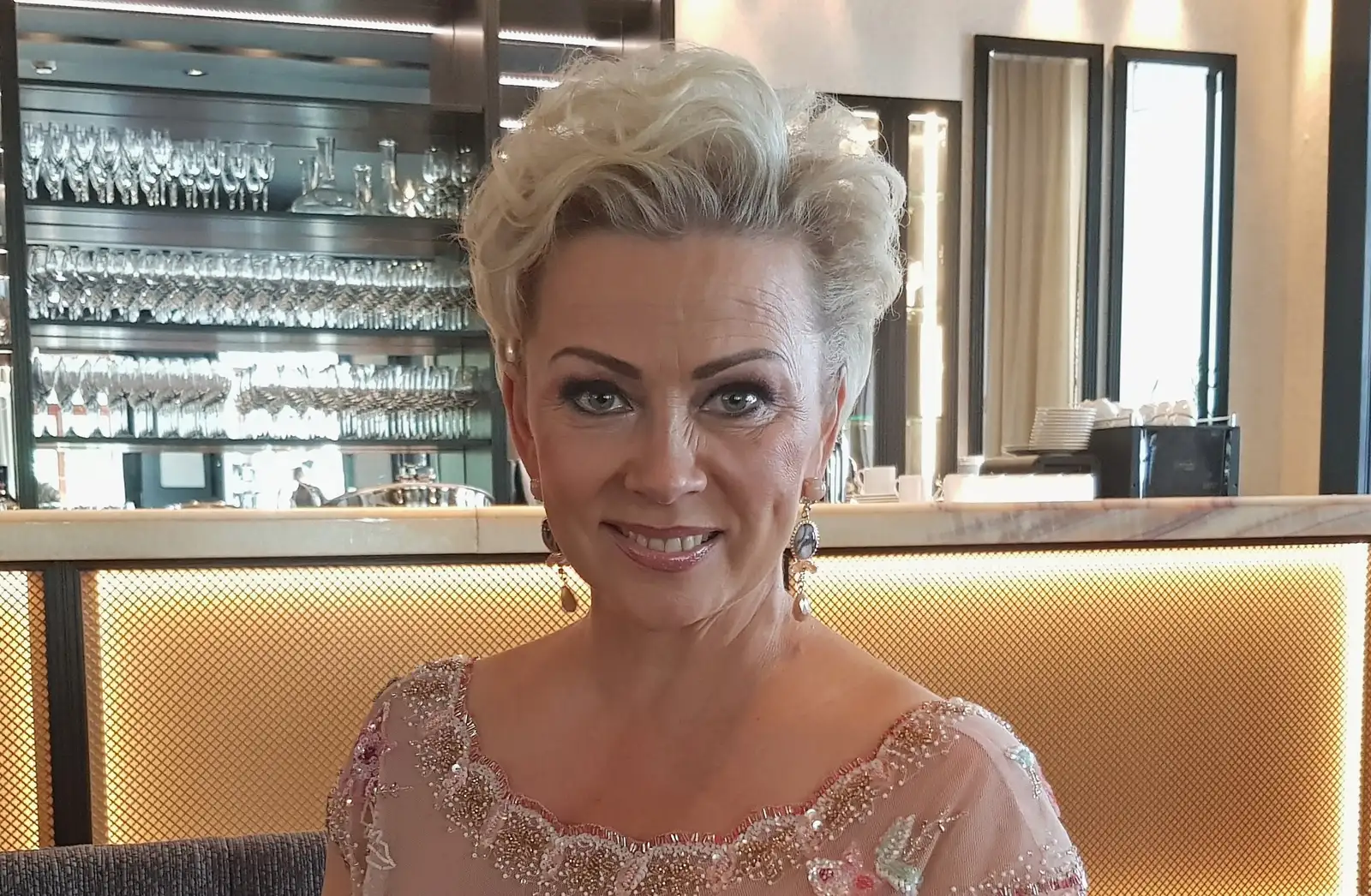 Helena Ahti-Hallberg avaa yksityiselämäänsä - Espanjaan liittyvä haave ...